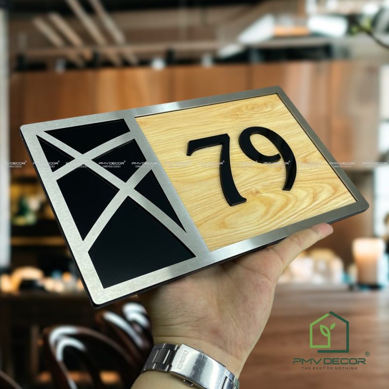 BIỂN SỐ PHÒNG, Đế Alcorest + Mặt mica in vân gỗ + Inox xước bạc, Số nổi ...